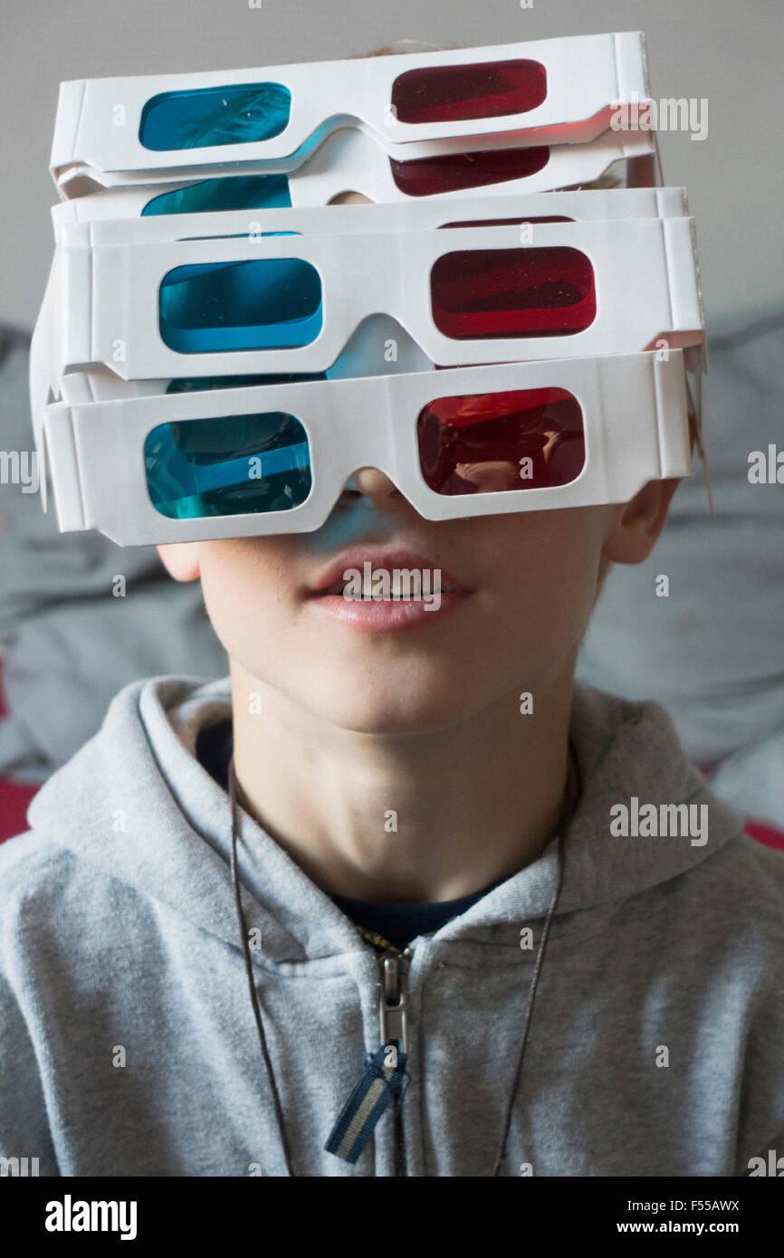 Boys wearing glasses hi-res stock photography and images - Alamy