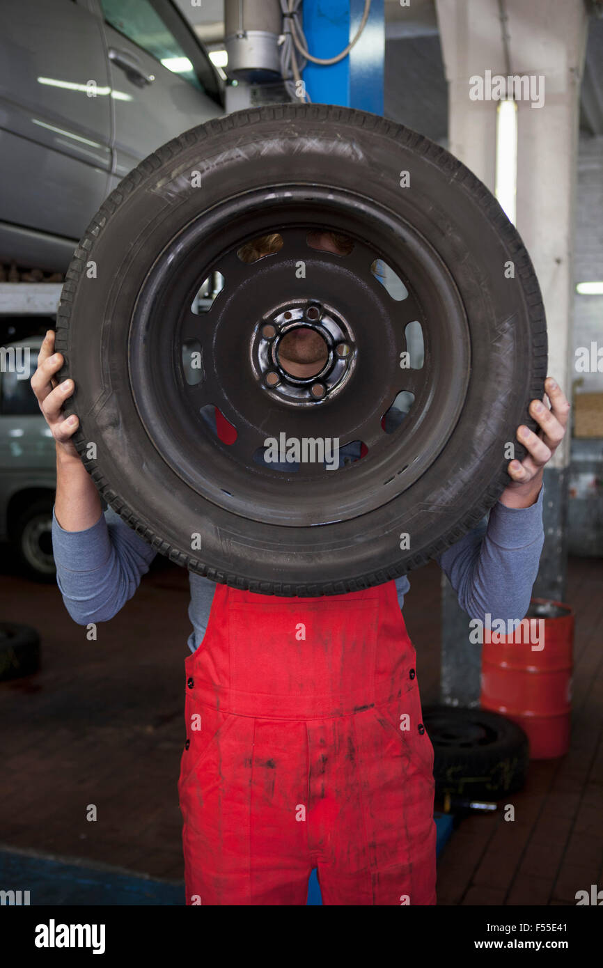 Face workshop hi-res stock photography and images - Alamy