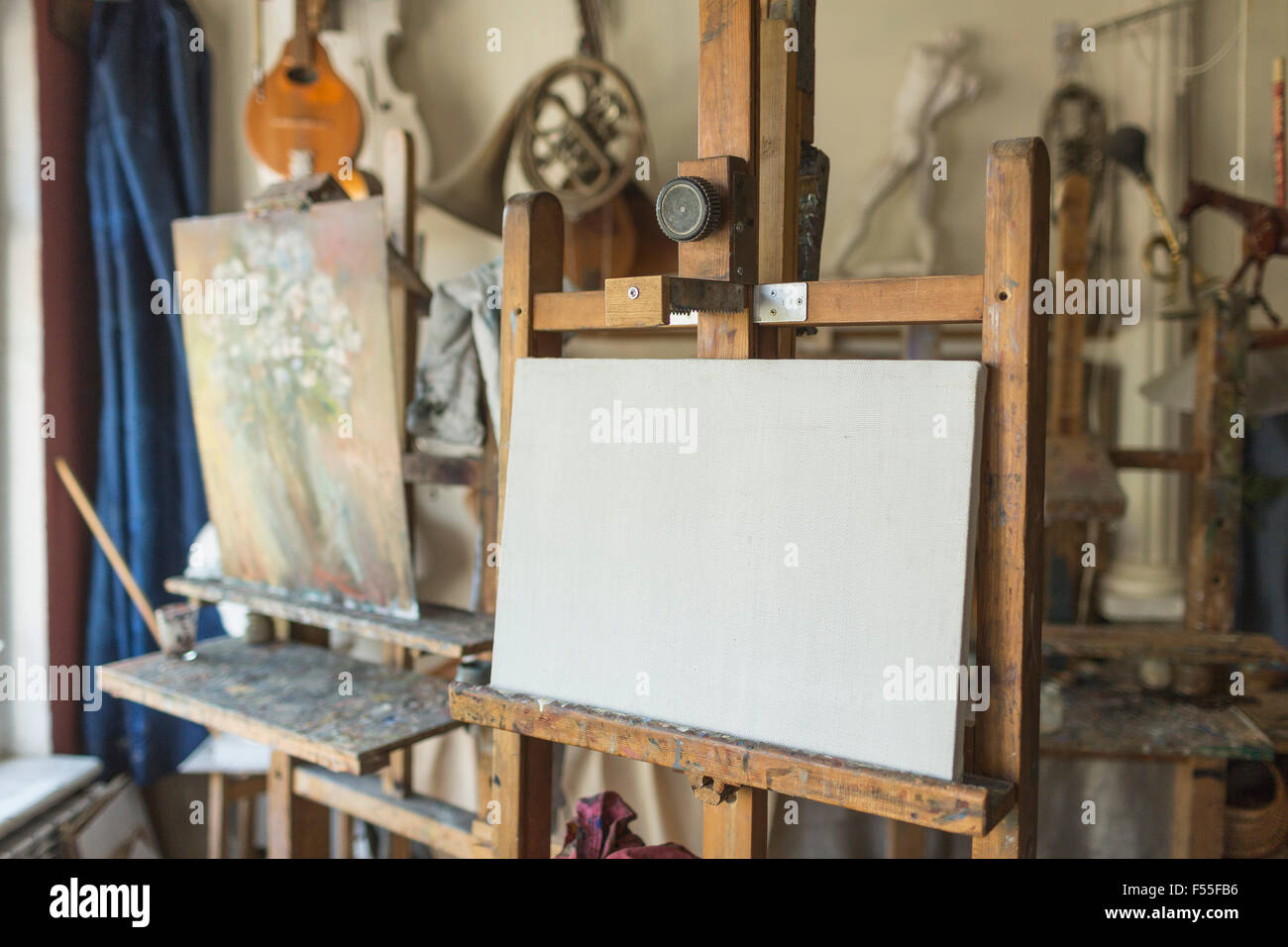 Canvas on wood hi-res stock photography and images - Alamy