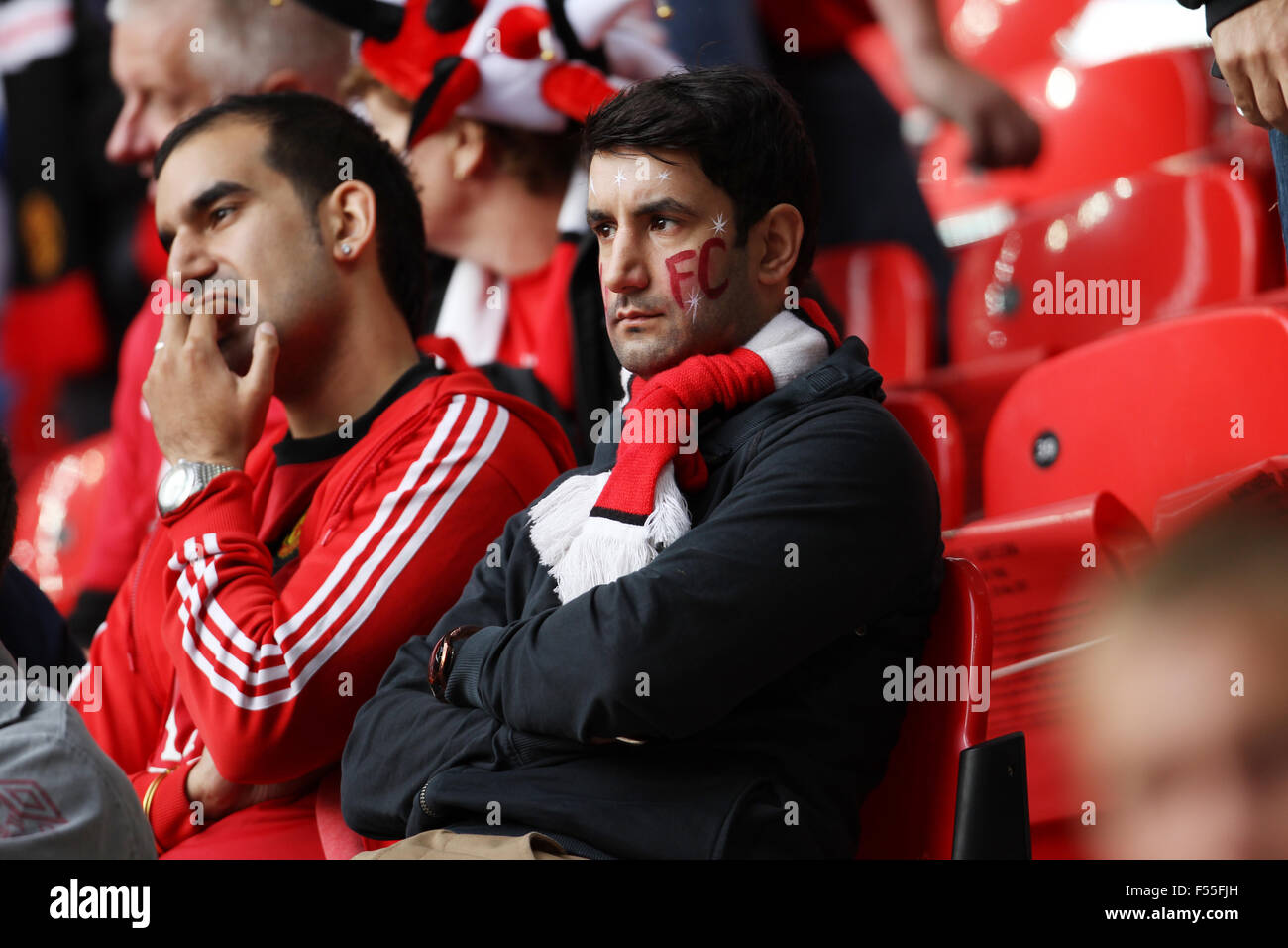 Football stadium crowd hi-res stock photography and images - Alamy
