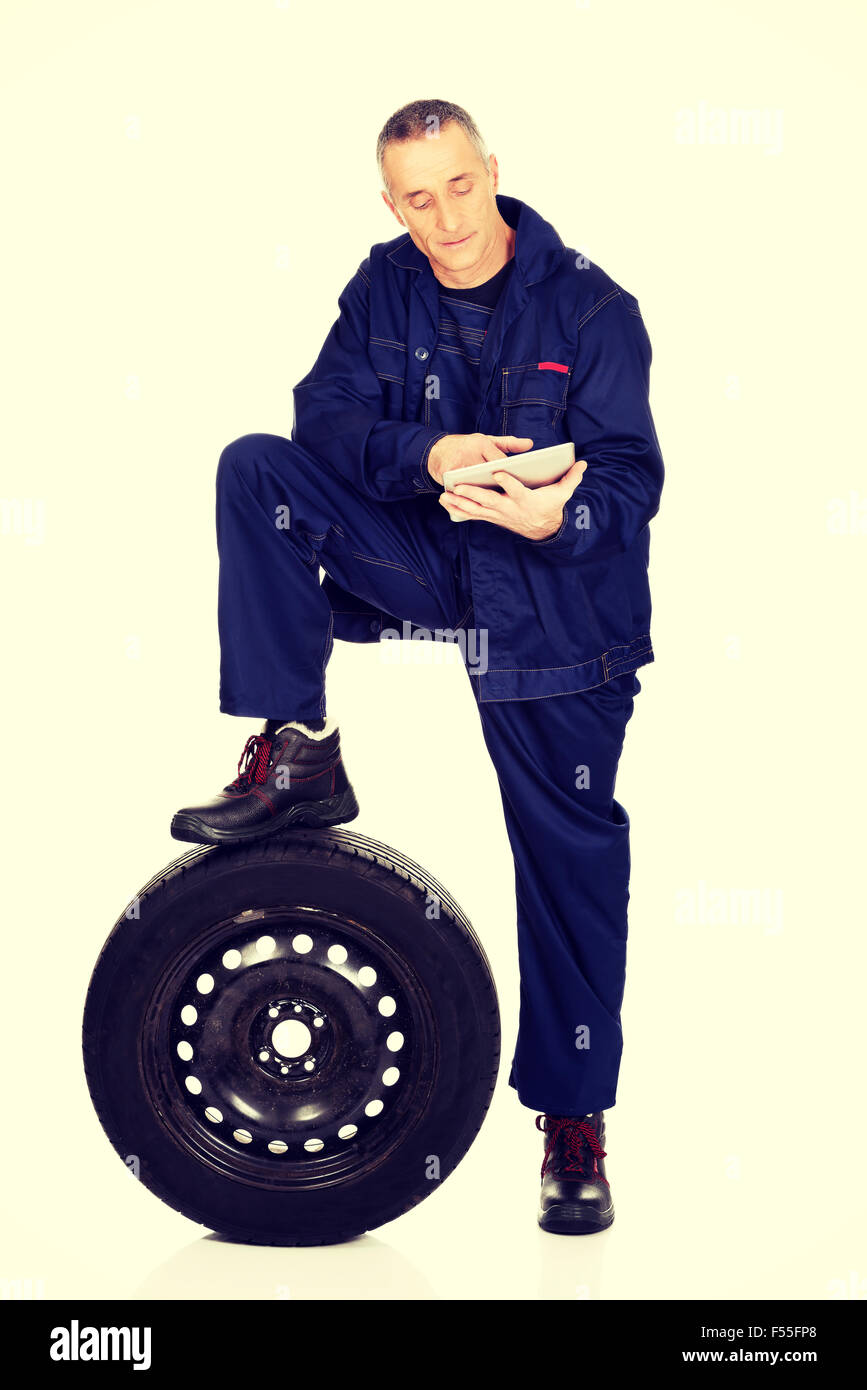 Smiling male mechanic using hi-res stock photography and images - Alamy