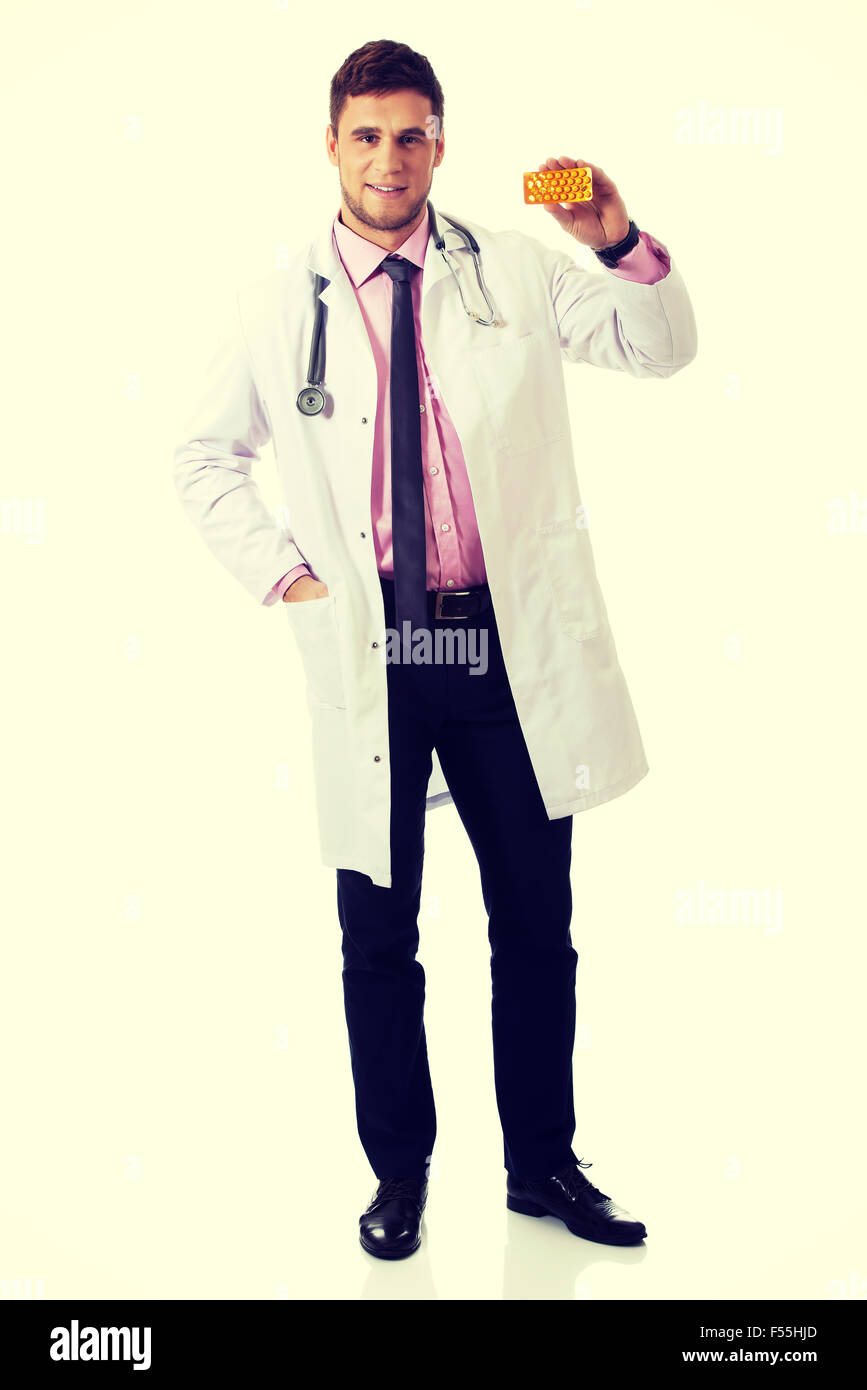 Doctor pharmacist hi-res stock photography and images - Alamy