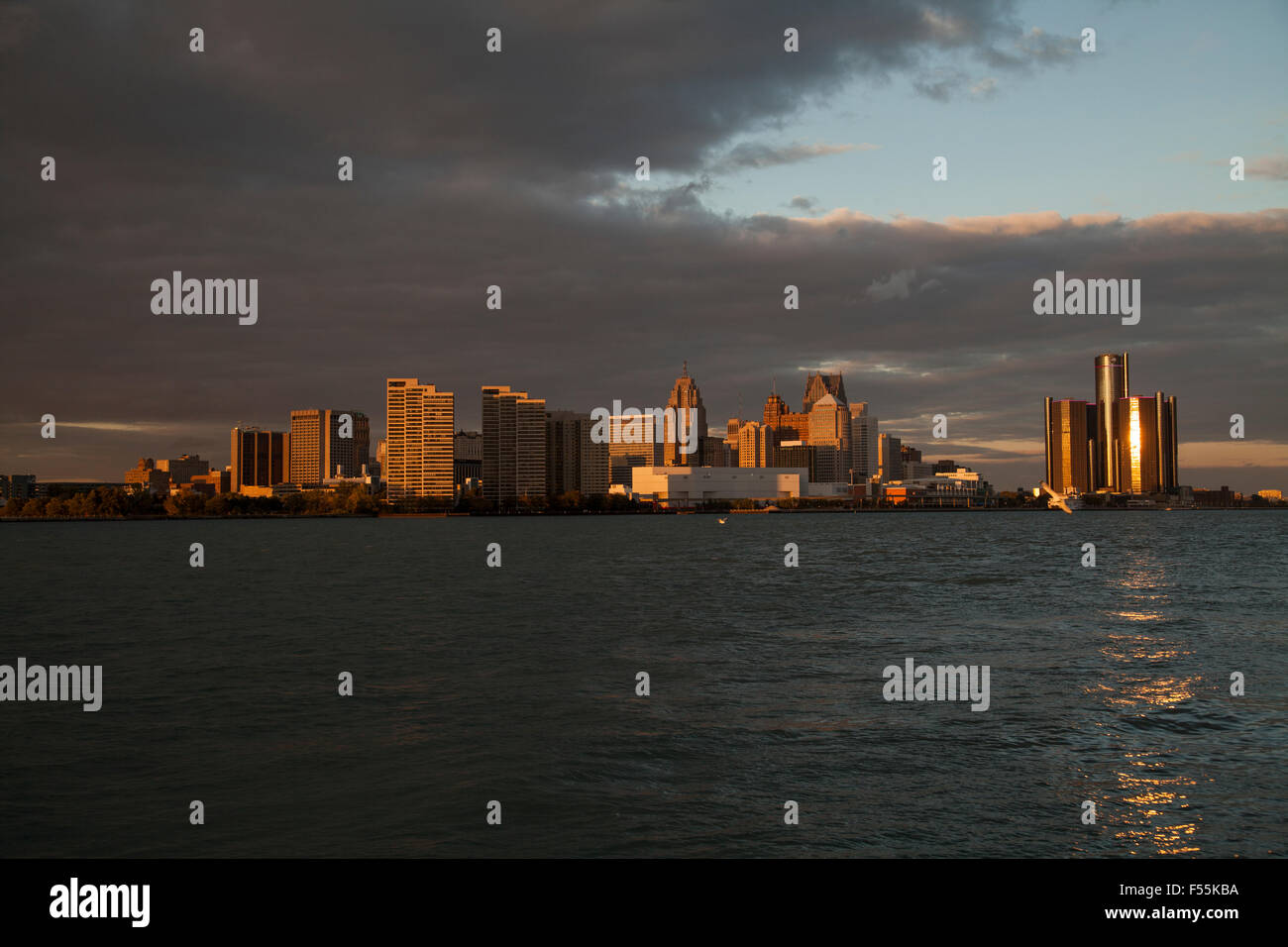 Detroit skyline sunset hi-res stock photography and images - Alamy