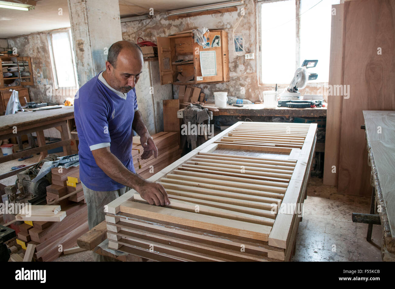 The doors workshop hi-res stock photography and images - Alamy