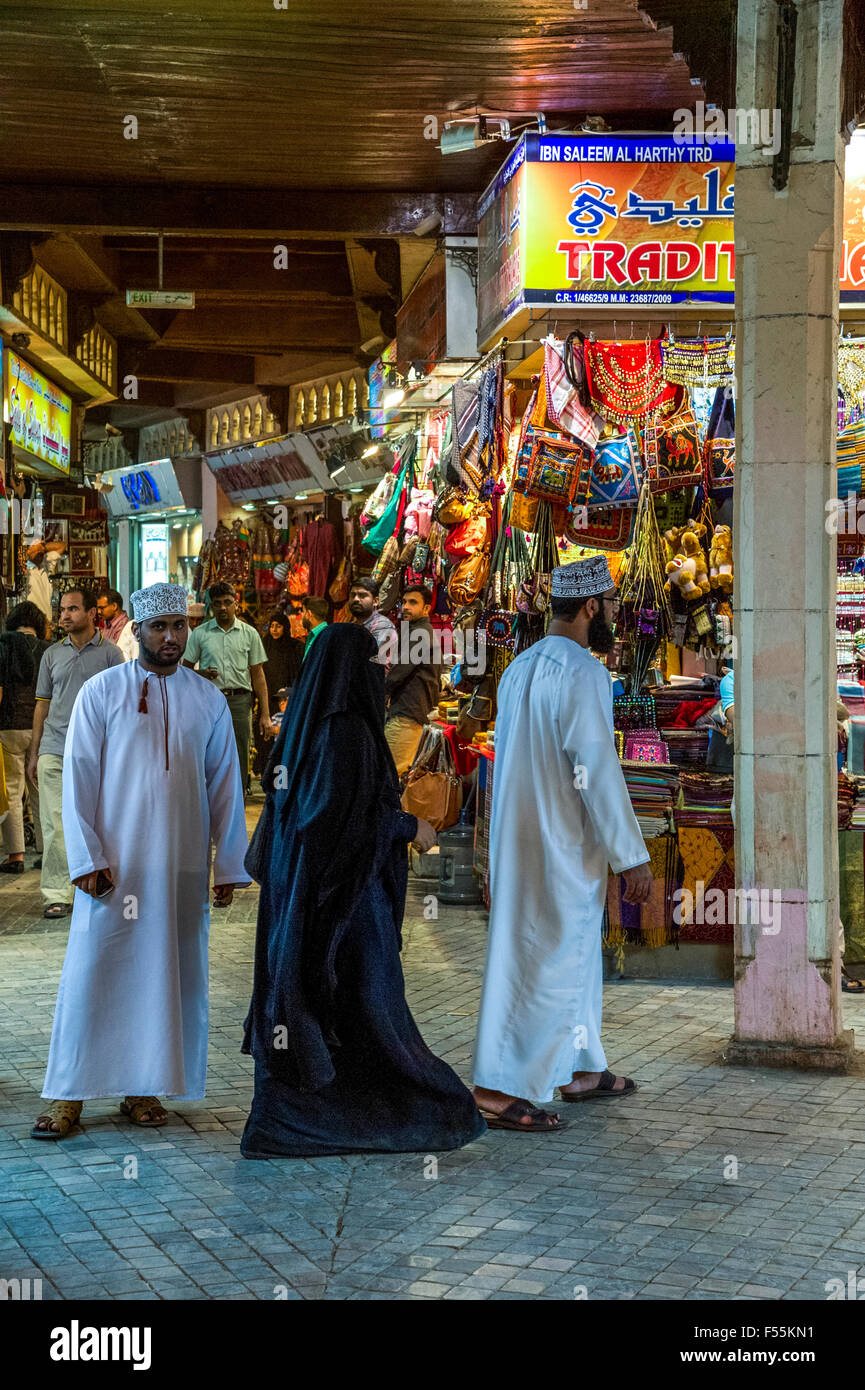 Arabs shopping in the market place in Muscat Stock Photo - Alamy