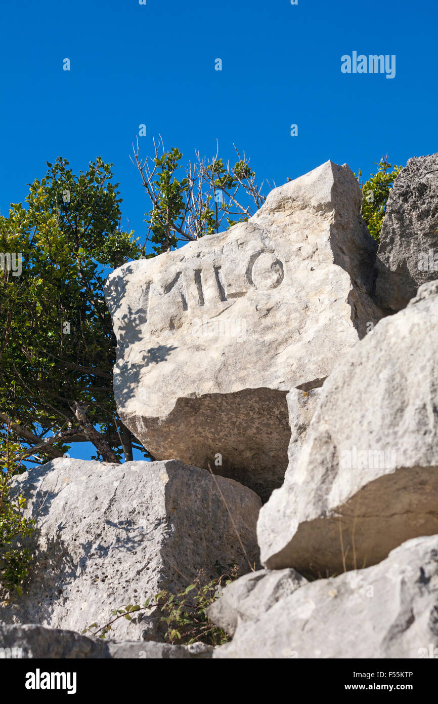 Milo stone sculpture at Tout Quarry sculpture park, Isle of Portland ...