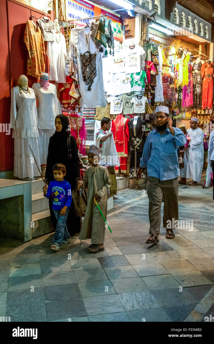 Arab family shopping in the market place in Muscat Stock Photo - Alamy
