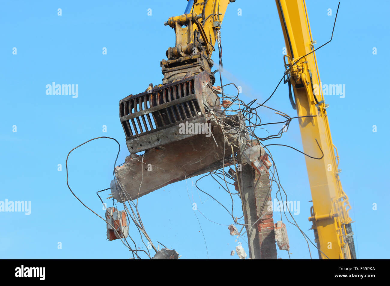 Demolition crane hi-res stock photography and images - Alamy