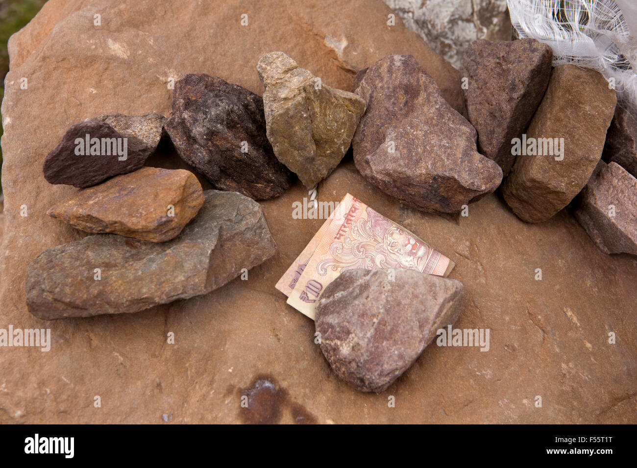Indian 10 rupee note hi-res stock photography and images - Alamy