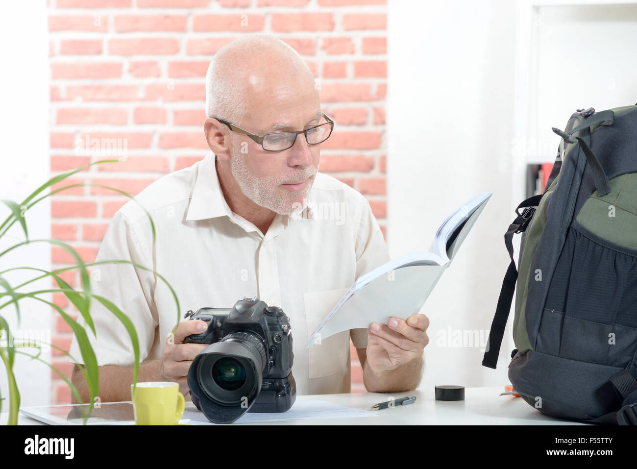 photographer with the camera and notice in his studio Stock Photo - Alamy