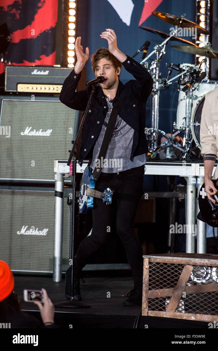New York, NY, USA. 28th Oct, 2015. Luke Hemmings on stage for NBC Today ...