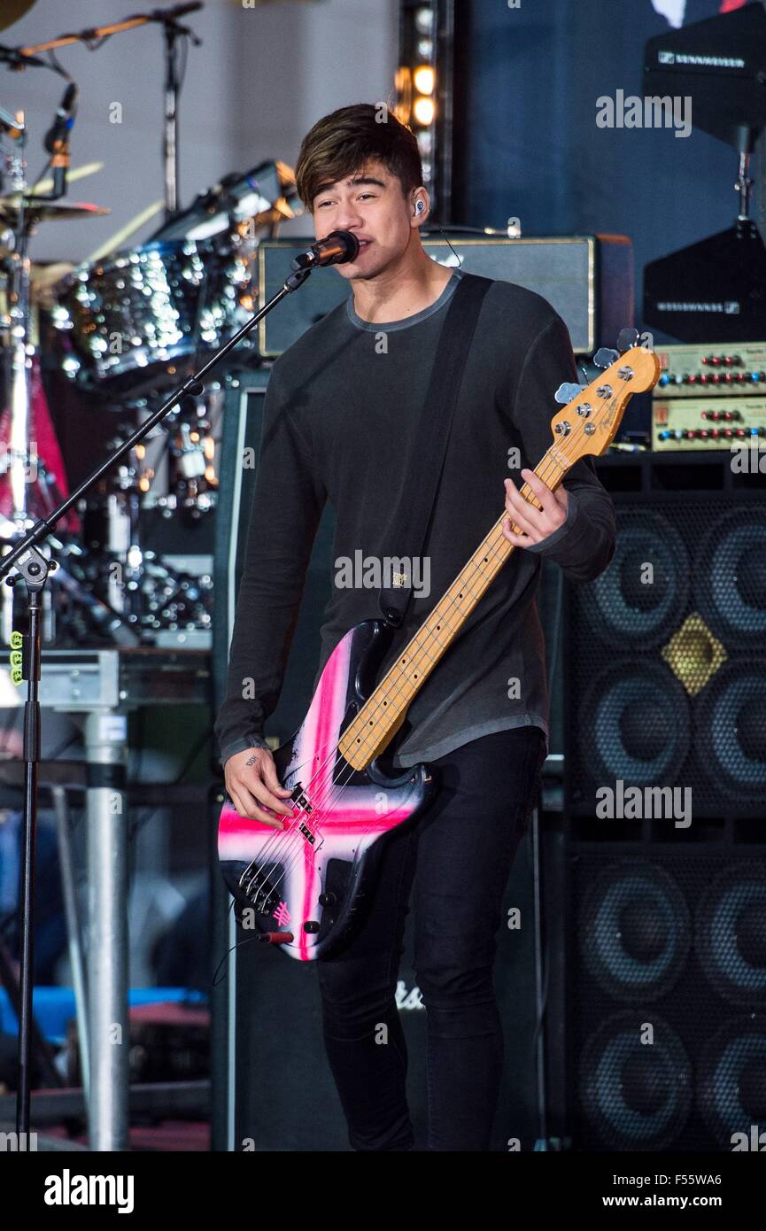 New York, NY, USA. 28th Oct, 2015. Calum Hood on stage for NBC Today ...