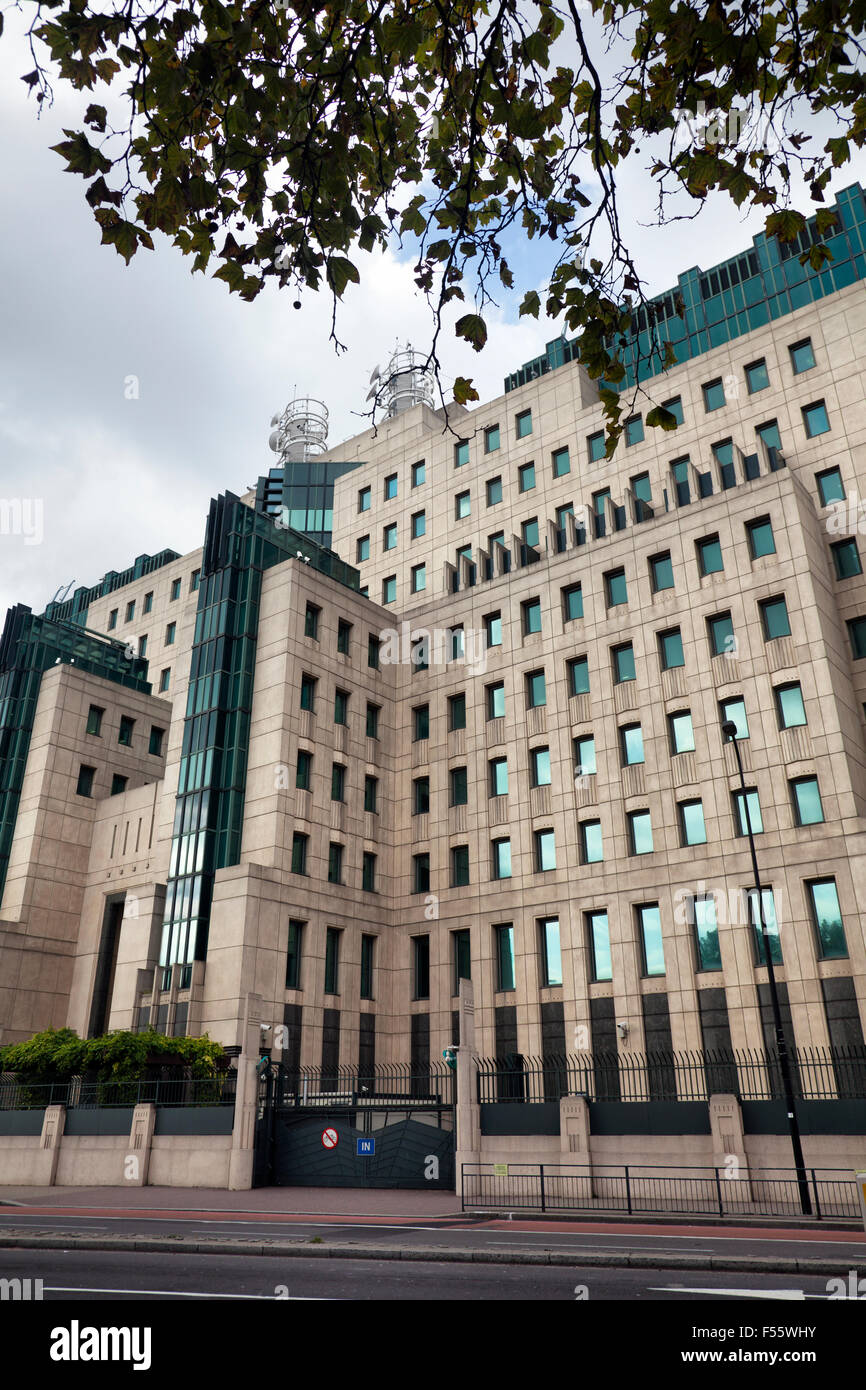 Sis mi6 building hi-res stock photography and images - Alamy