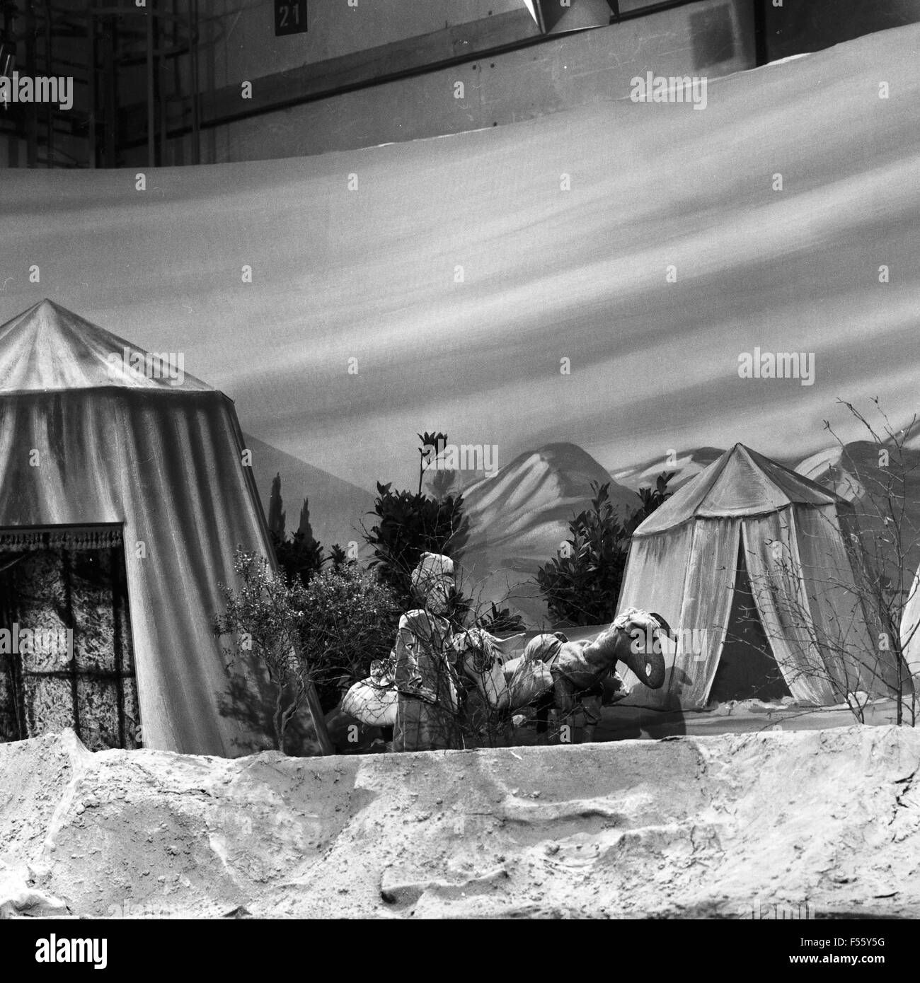 Bileam und die Eselin, Puppenspiel, Deutschland 1960er Jahre Stock ...