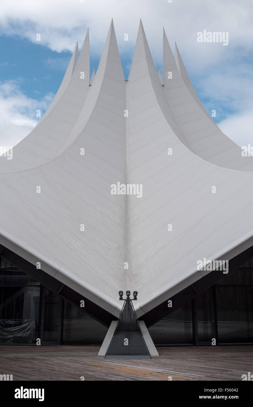 Roof construction tempodrom hi-res stock photography and images - Alamy