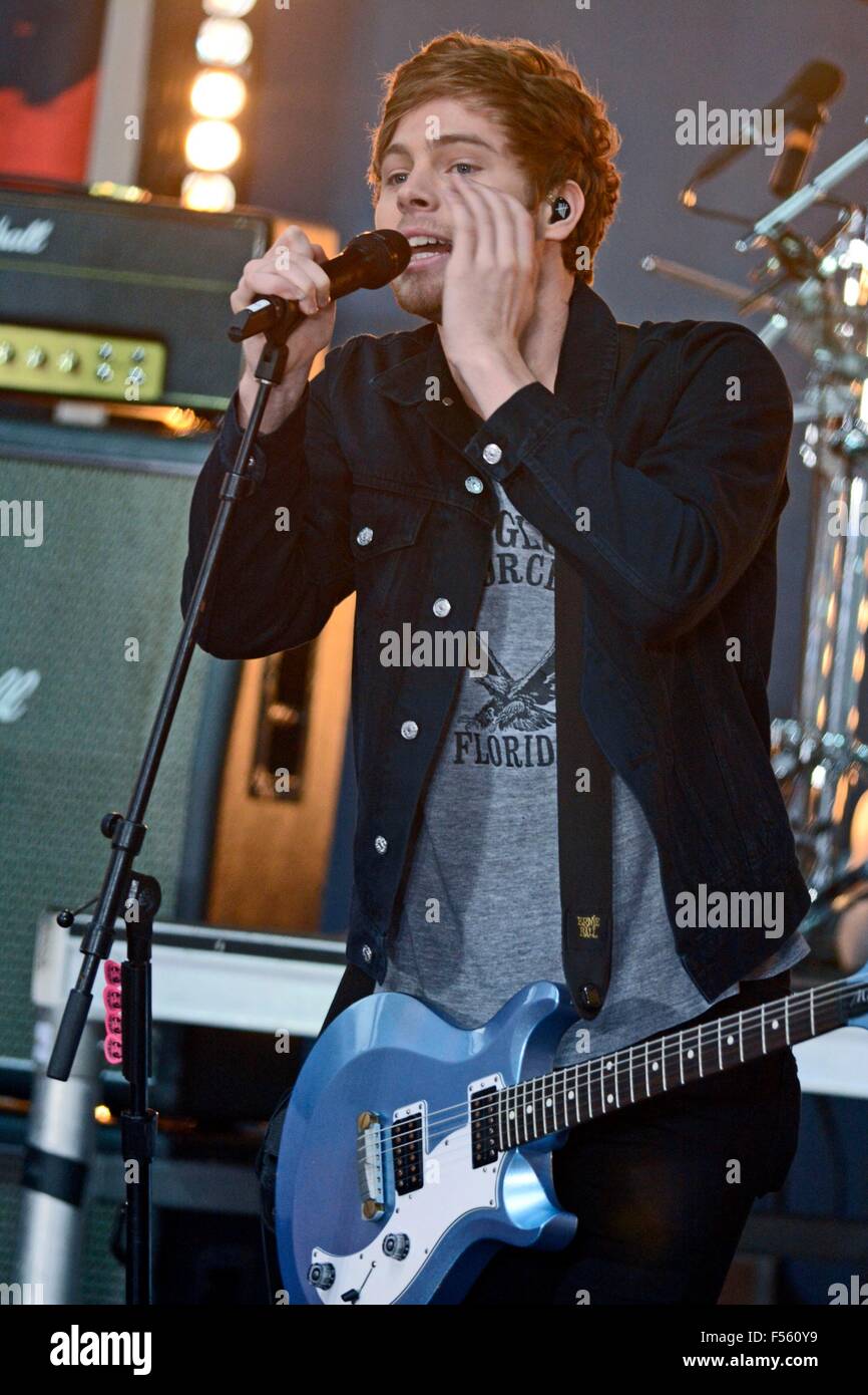 Luke Hemmings 5 Seconds Summer On Stage High Resolution Stock ...