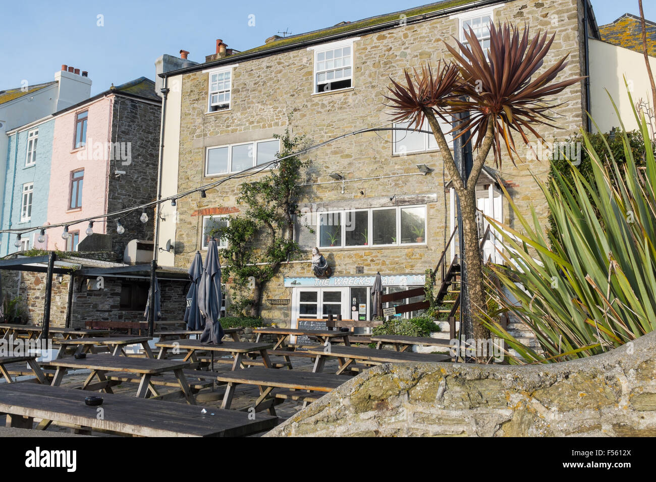 The garden of the Ferry Inn pub in Salcombe, Devon Stock Photo - Alamy