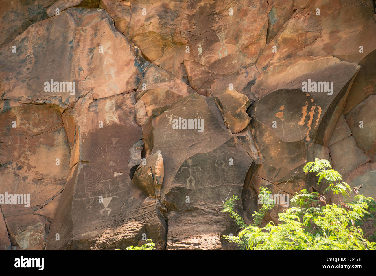 Olowalu petroglyphs of Puu Kilea at the Olowalu Cultural Reserve, Maui ...