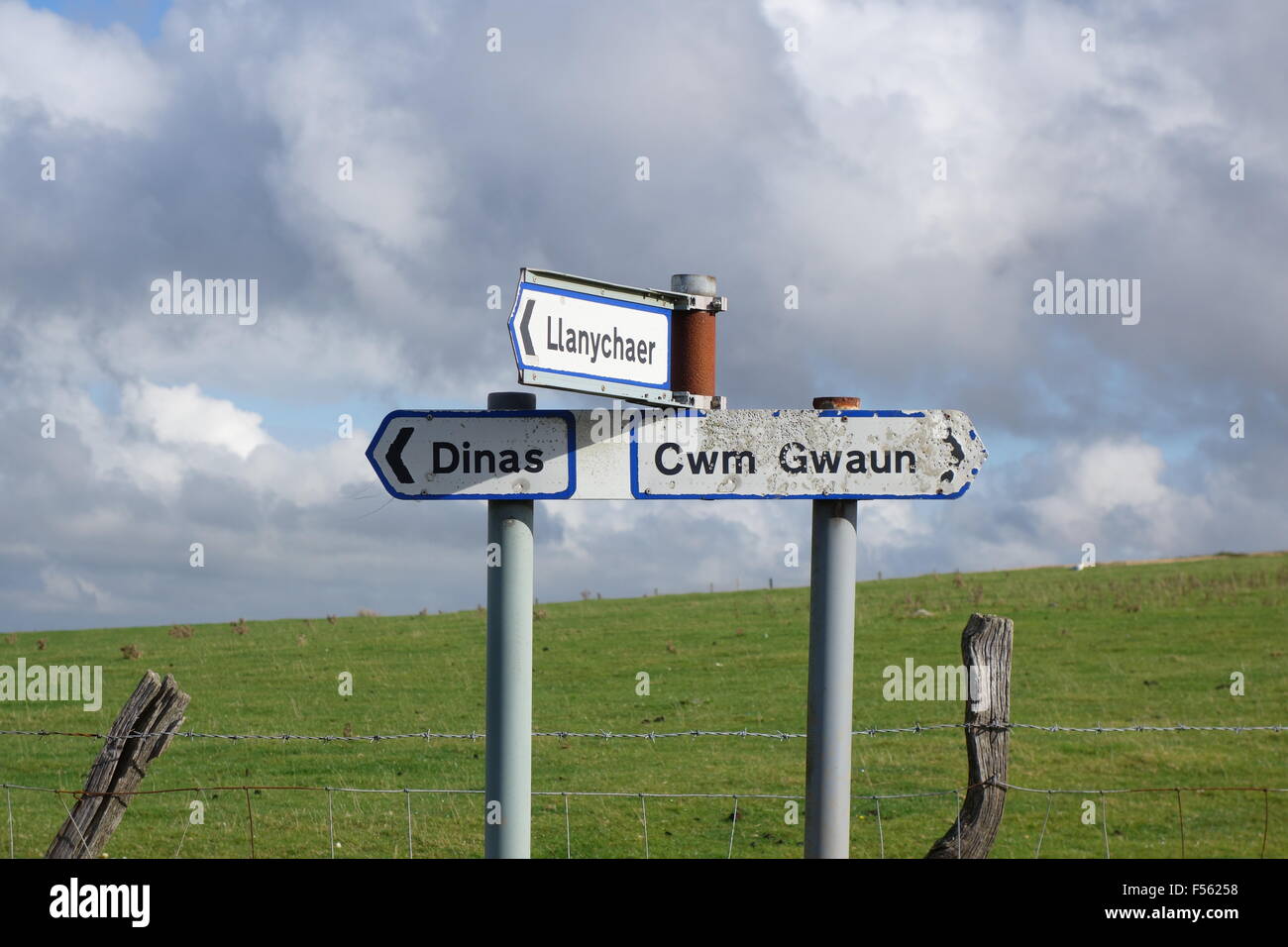 Pembrokeshire dinas gwaun signposts drive driving wales welsh cymru hi ...