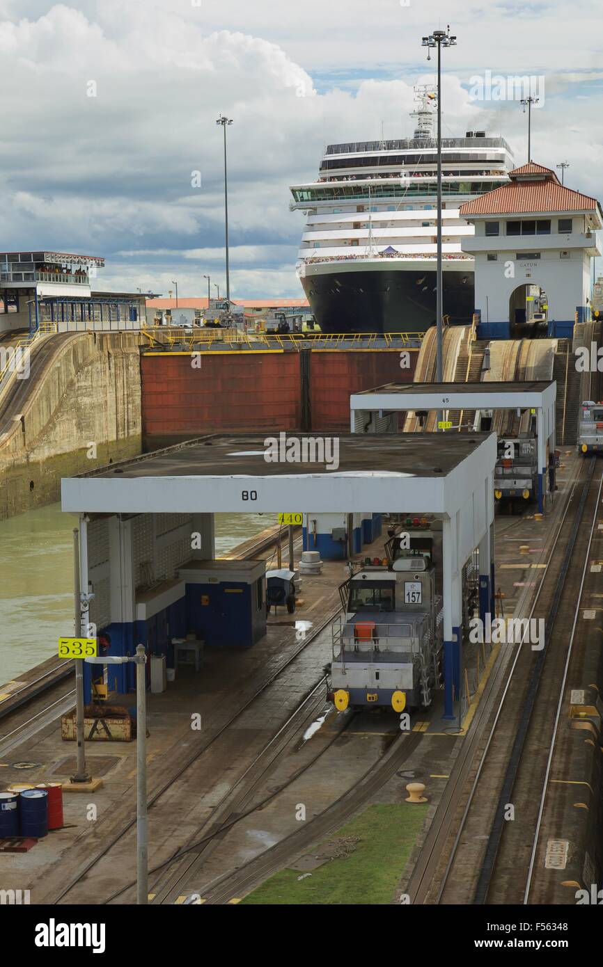 Cruise ship going through locks in Panama Canal Stock Photo - Alamy