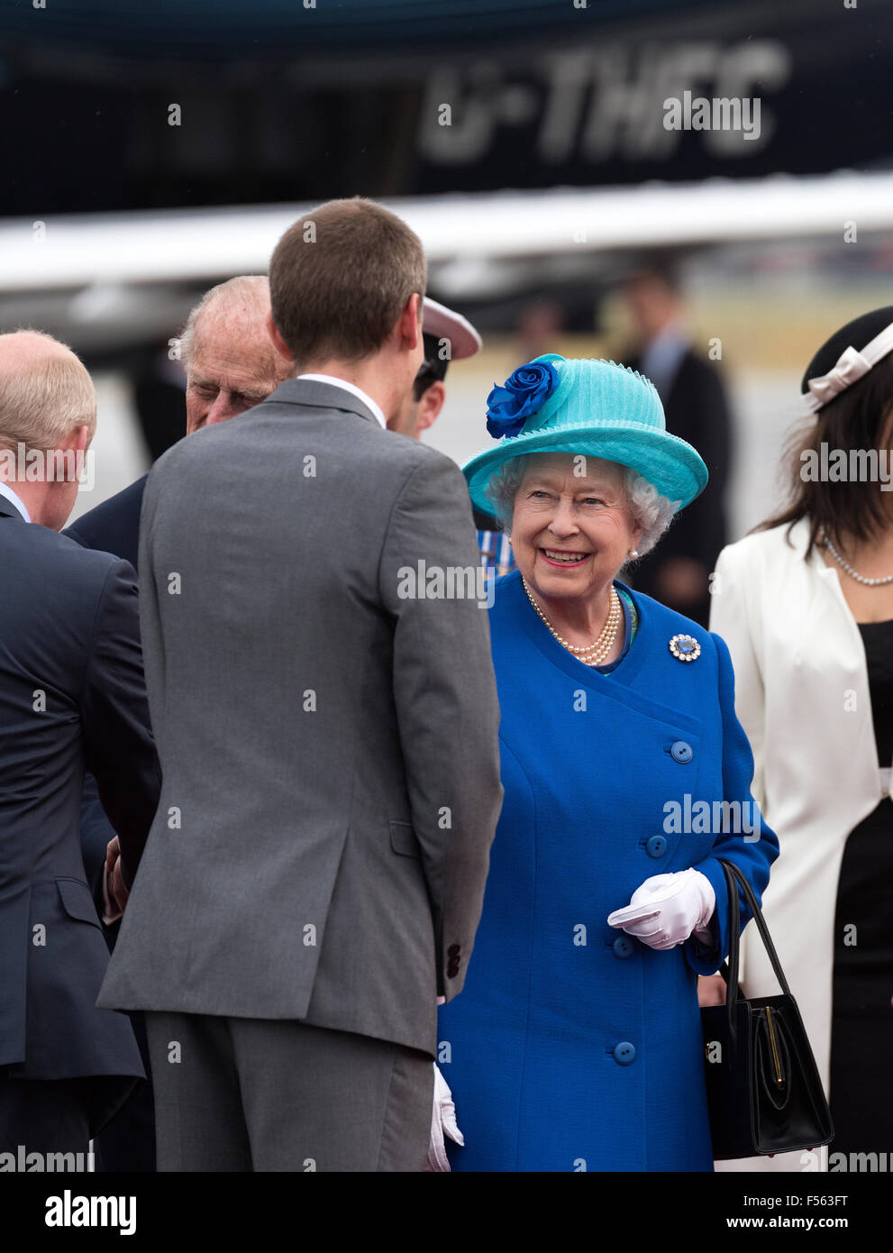 Blue velvet hat hi-res stock photography and images - Alamy
