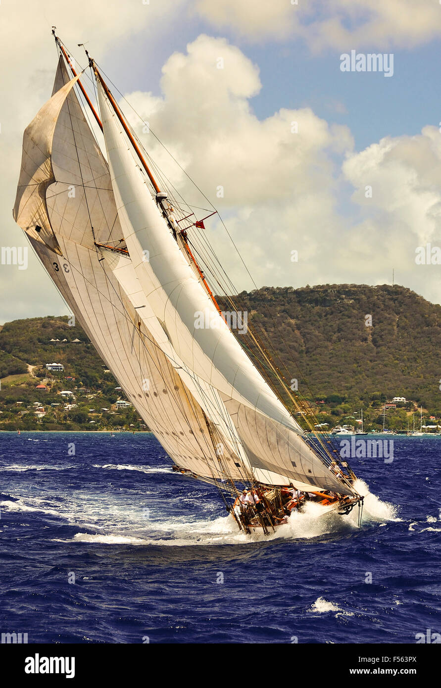 Classic yacht sailing antigua hi-res stock photography and images - Alamy