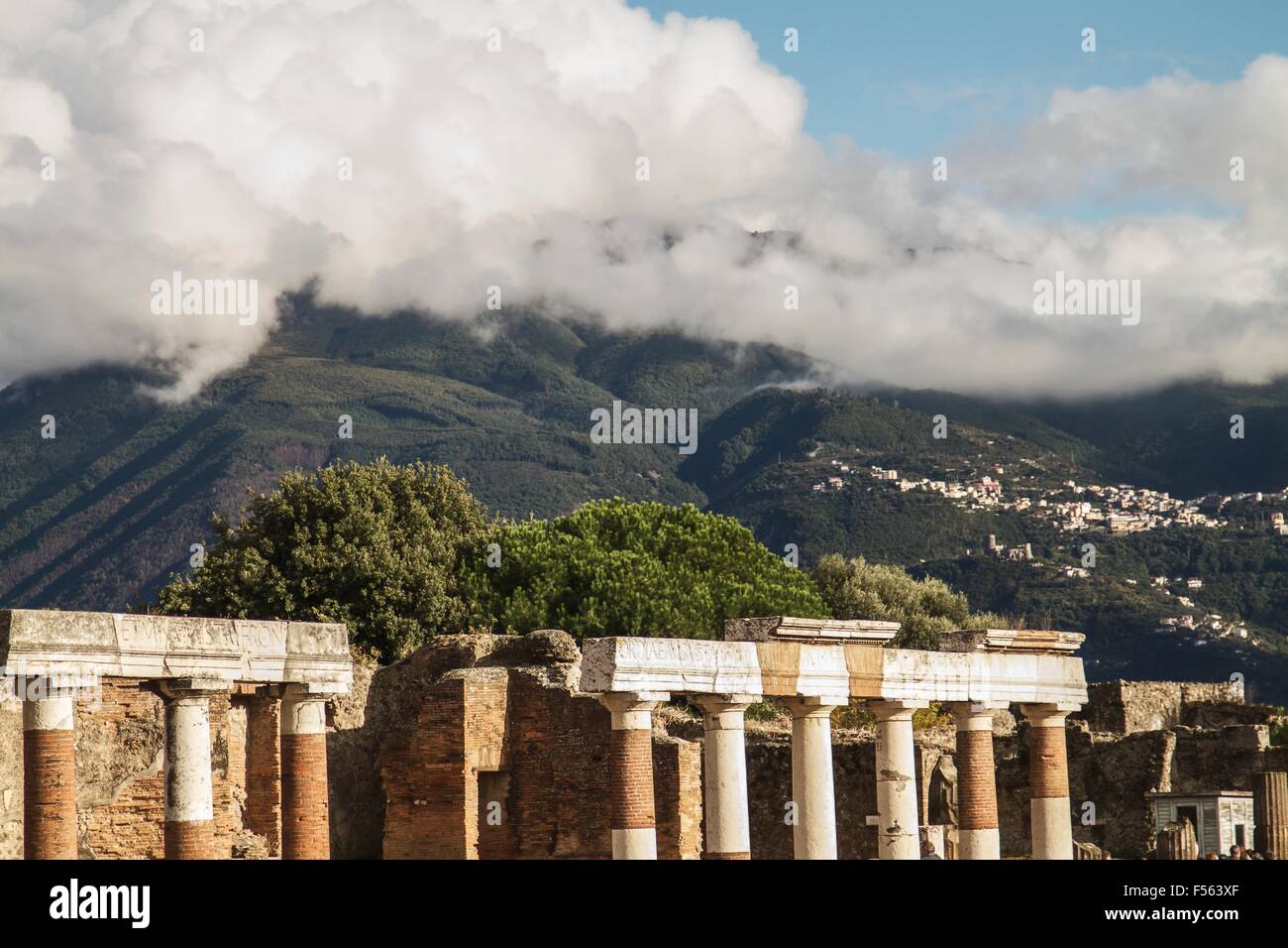 Vesuvius pompeii hi-res stock photography and images - Alamy