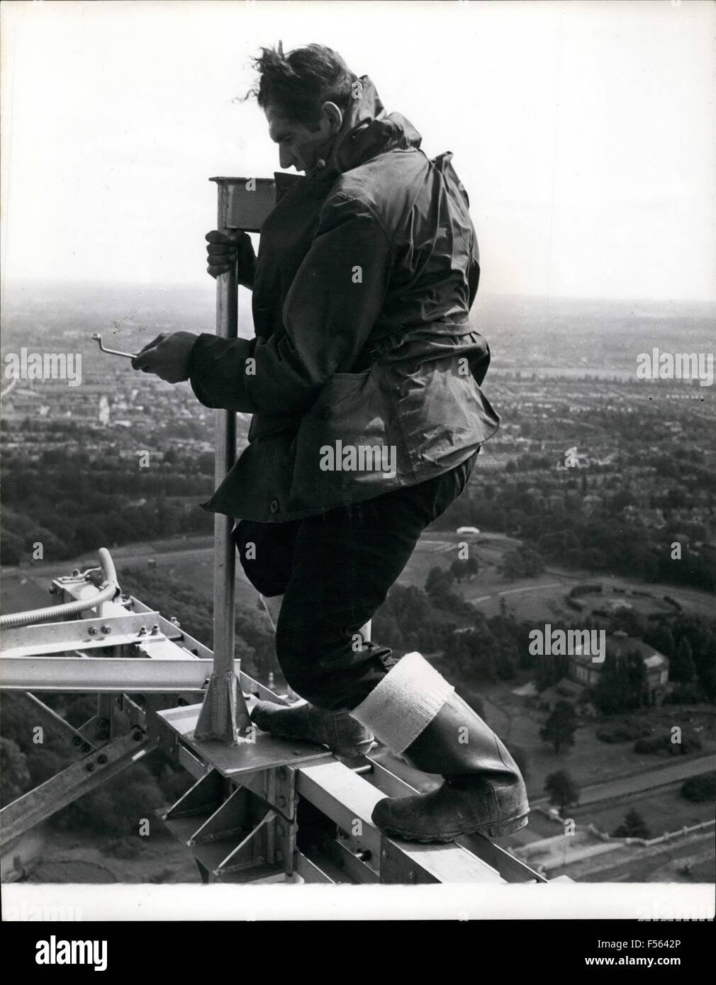 1968 - Building skyscraper high rise tower © Keystone Pictures USA ...