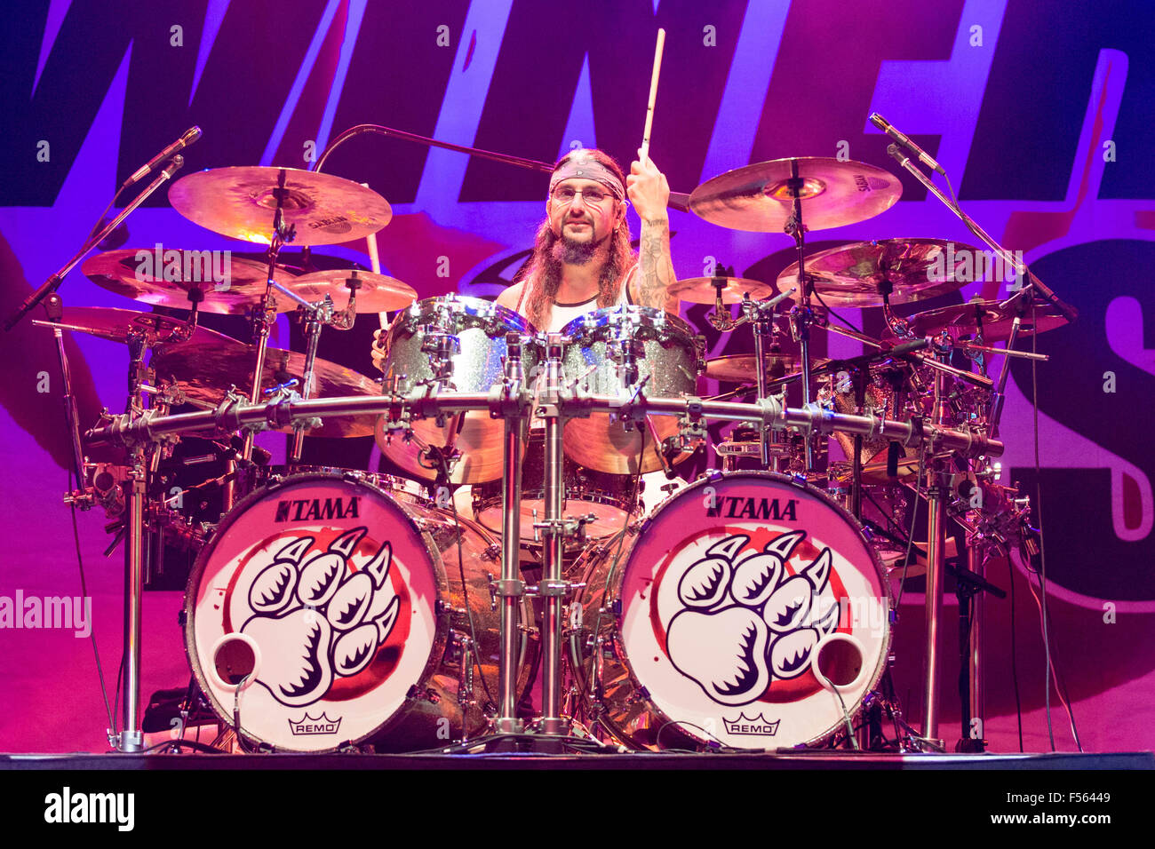 Milwaukee, Wisconsin, USA. 27th Oct, 2015. Drummer MIKE PORTNEY of The ...