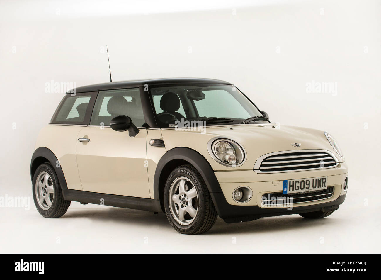 White mini cooper hi-res stock photography and images - Alamy