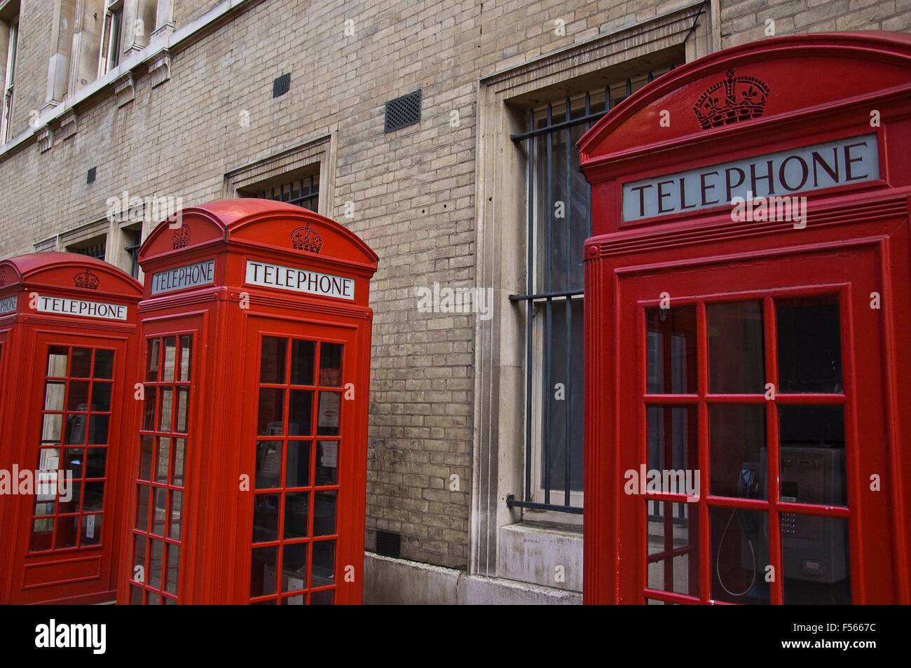 London phone booth hi-res stock photography and images - Alamy