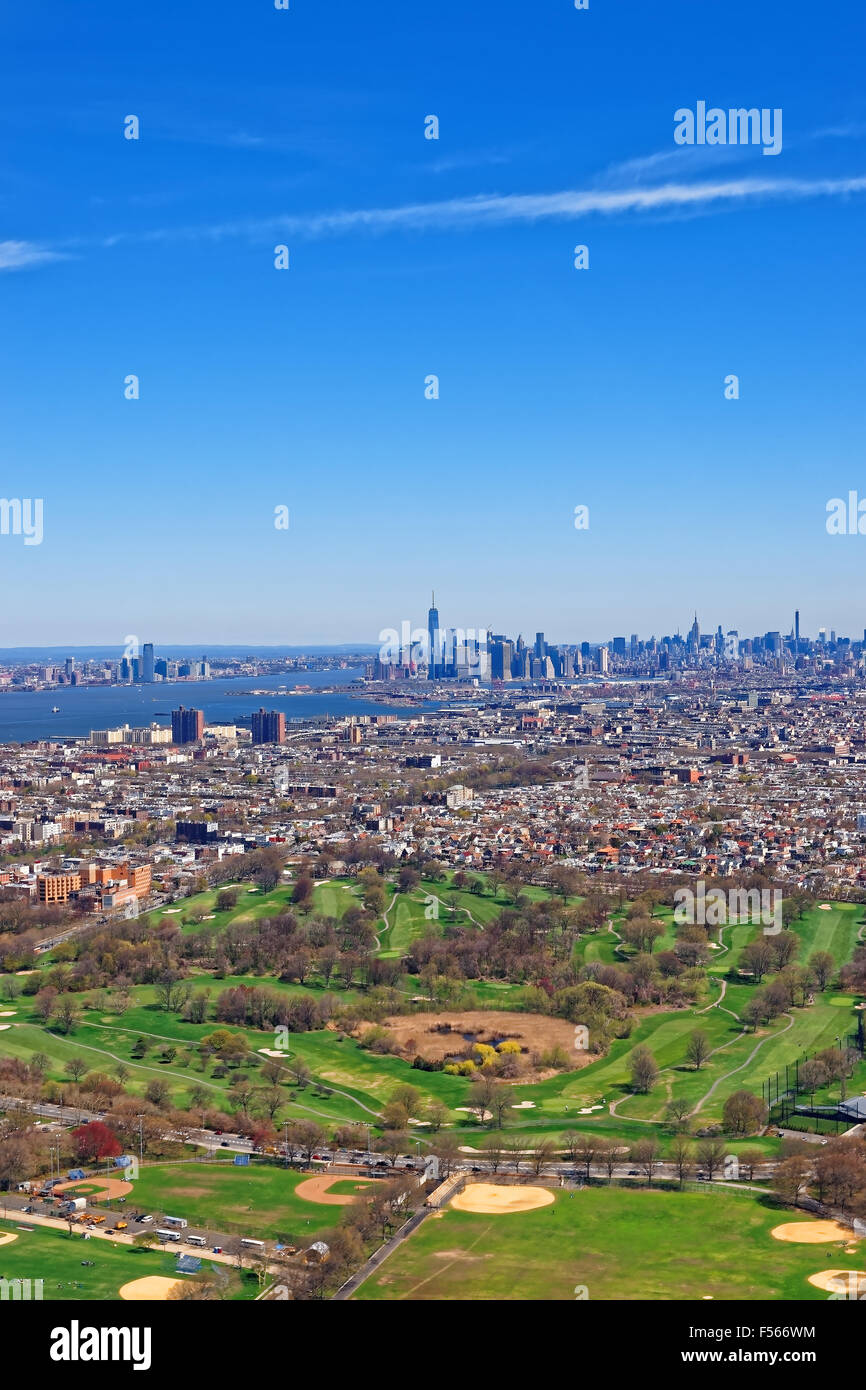 Aerial view of downtown Brooklyn with Manhattan in the background and ...