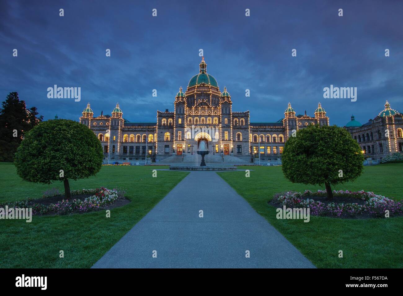 Evening view of Government house in Victoria BC using long exposure ...