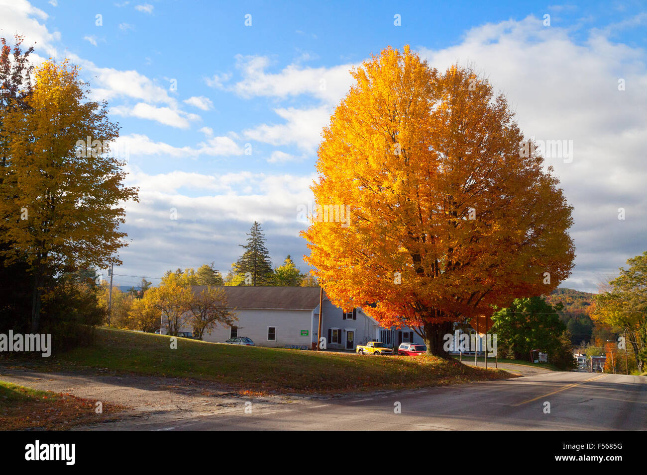 Fall foliage new england hi-res stock photography and images - Alamy