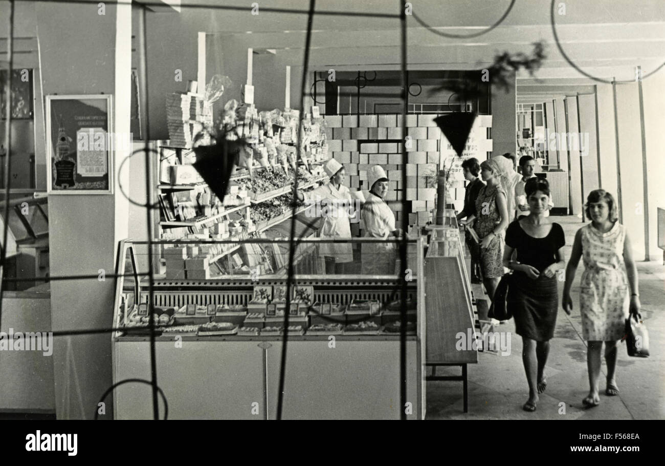 A supermarket, Soviet Russia Stock Photo - Alamy