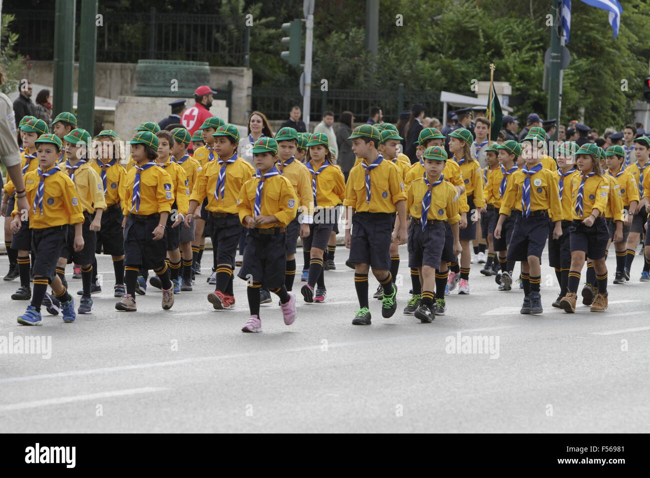 Athens, Greece. 28th Oct, 2015. Scouts march past the Greek Parliament ...