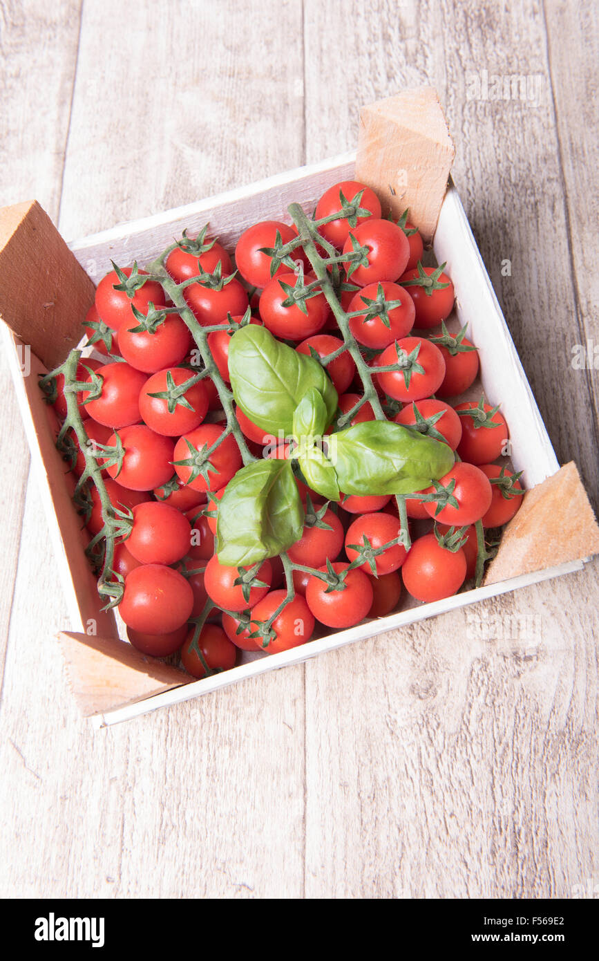 Close up of tomatoes in a box hi-res stock photography and images - Alamy
