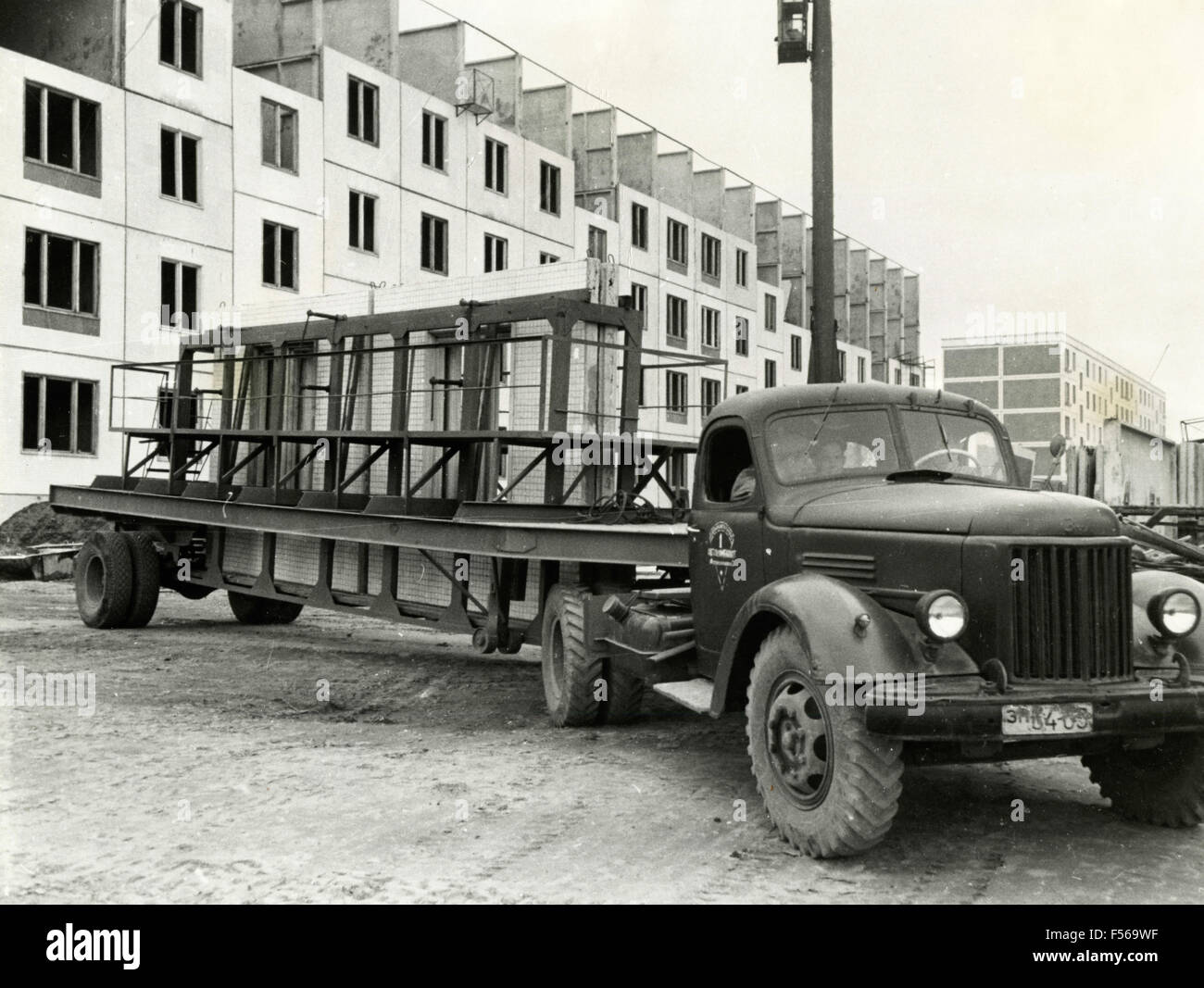 Transportation of prefabricated buildings, Moscow, Russia Stock Photo ...