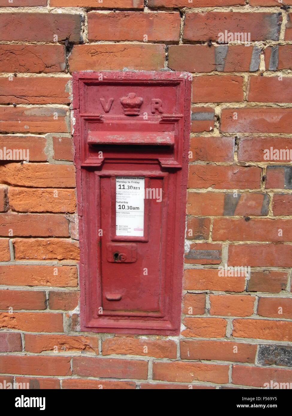 Old postbox hi-res stock photography and images - Alamy