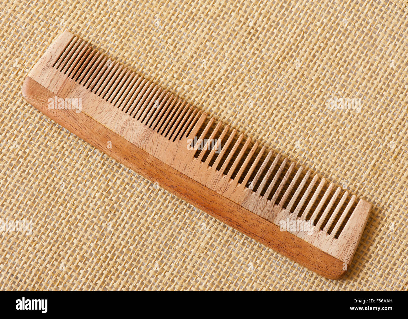 Wooden splint hi-res stock photography and images - Alamy