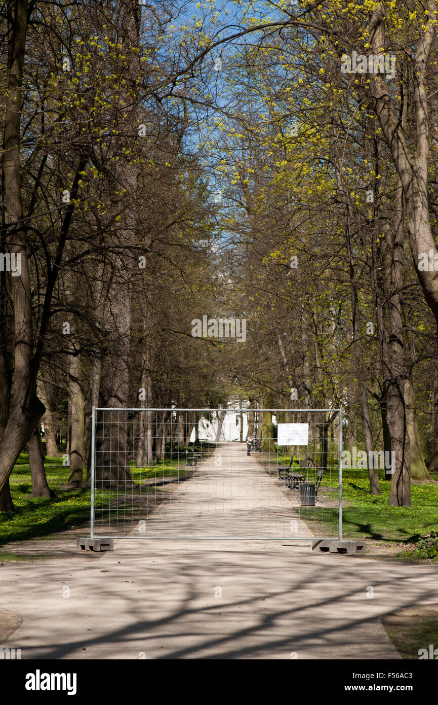 No passage fence in alley, spring conservation works at pavement and ...