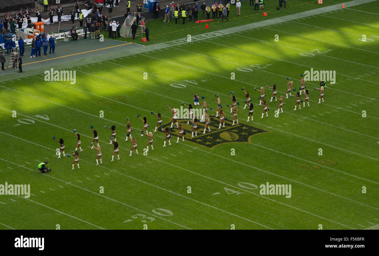 Nfl cheerleaders hi-res stock photography and images - Alamy