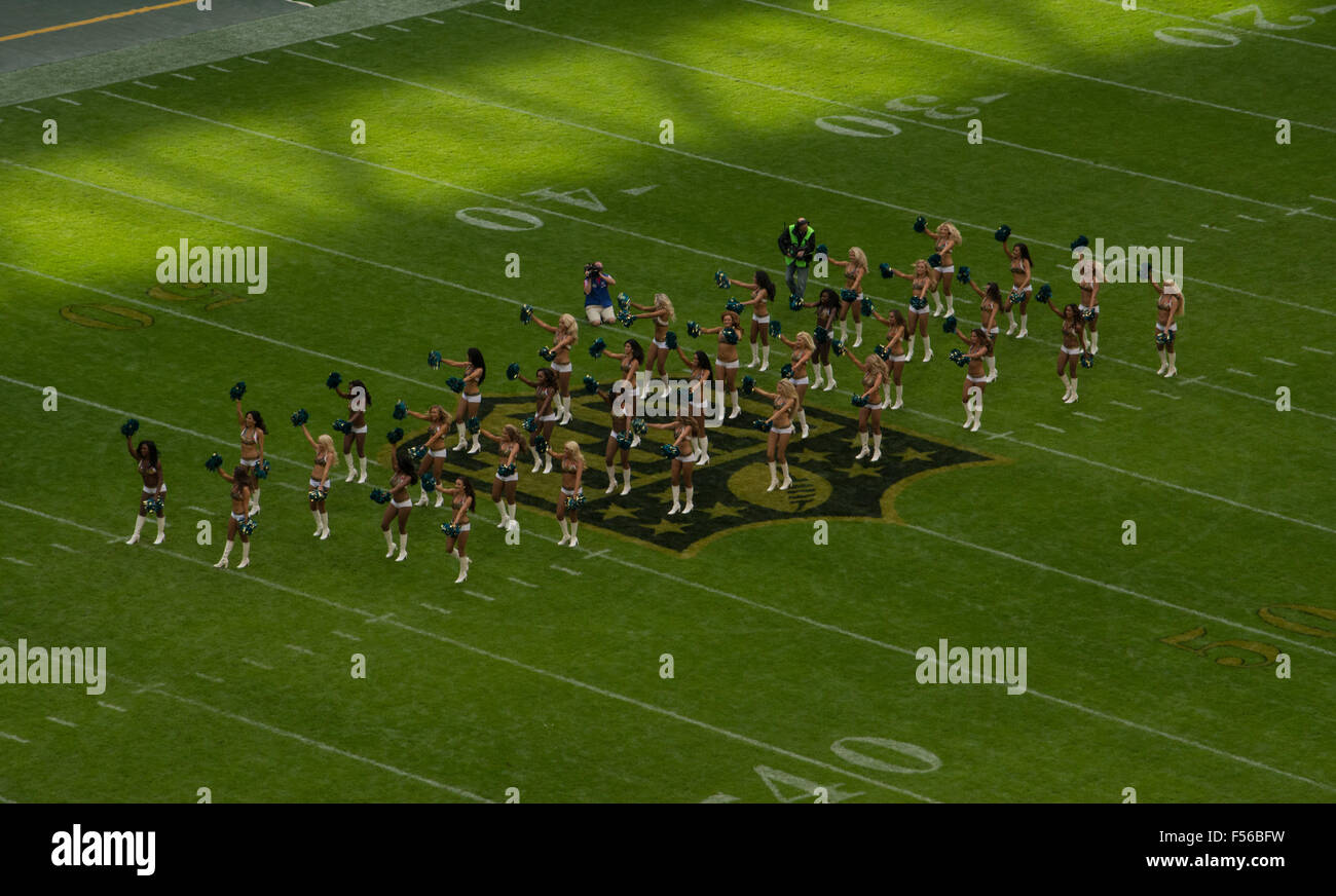 Nfl cheerleaders hi-res stock photography and images - Alamy