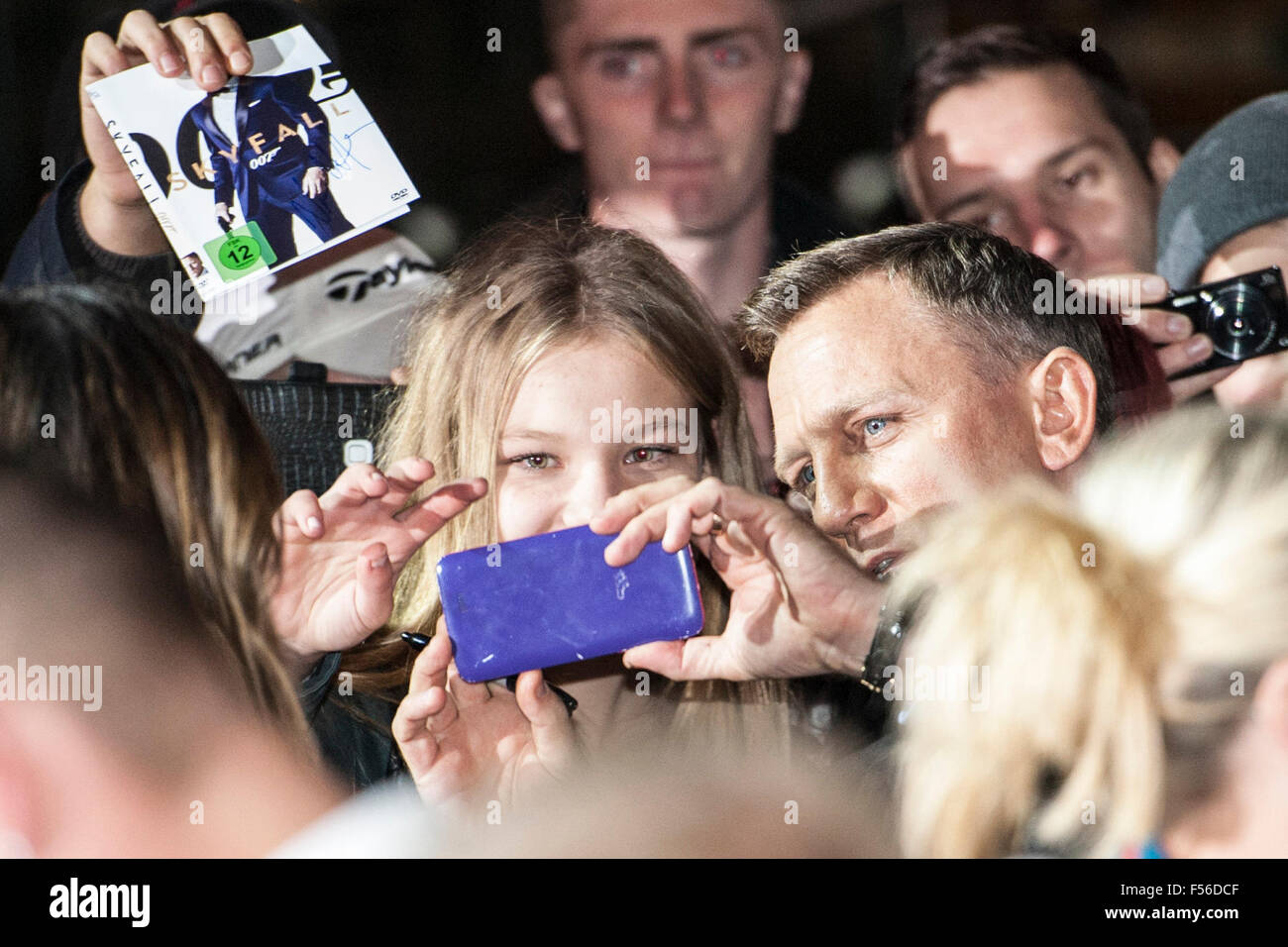 Berlin, Germany. 28th Oct, 2015. Actor Daniel Craig takes a selfie with ...