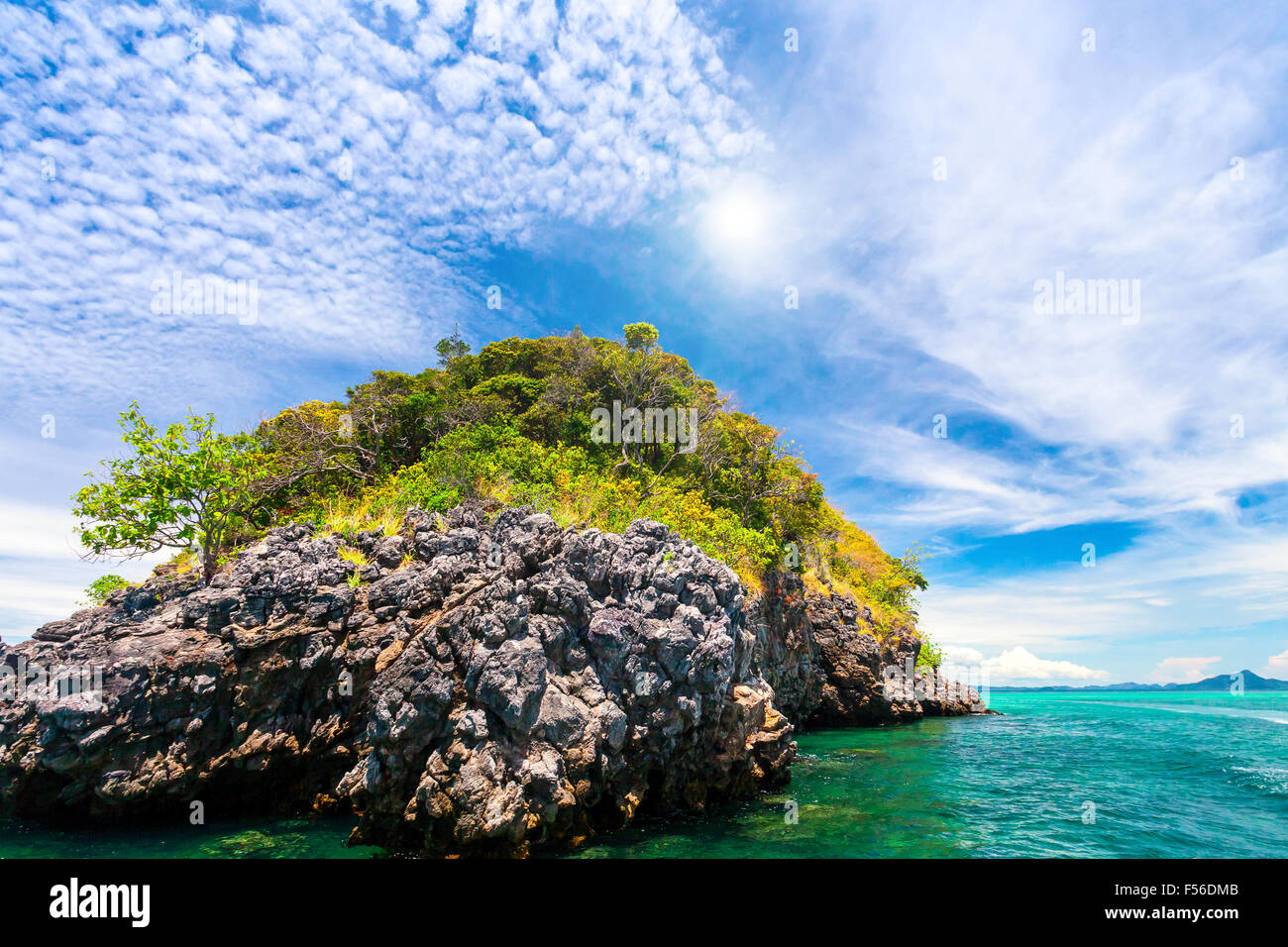 Sunny scenery beautiful lagoon beach hi-res stock photography and ...