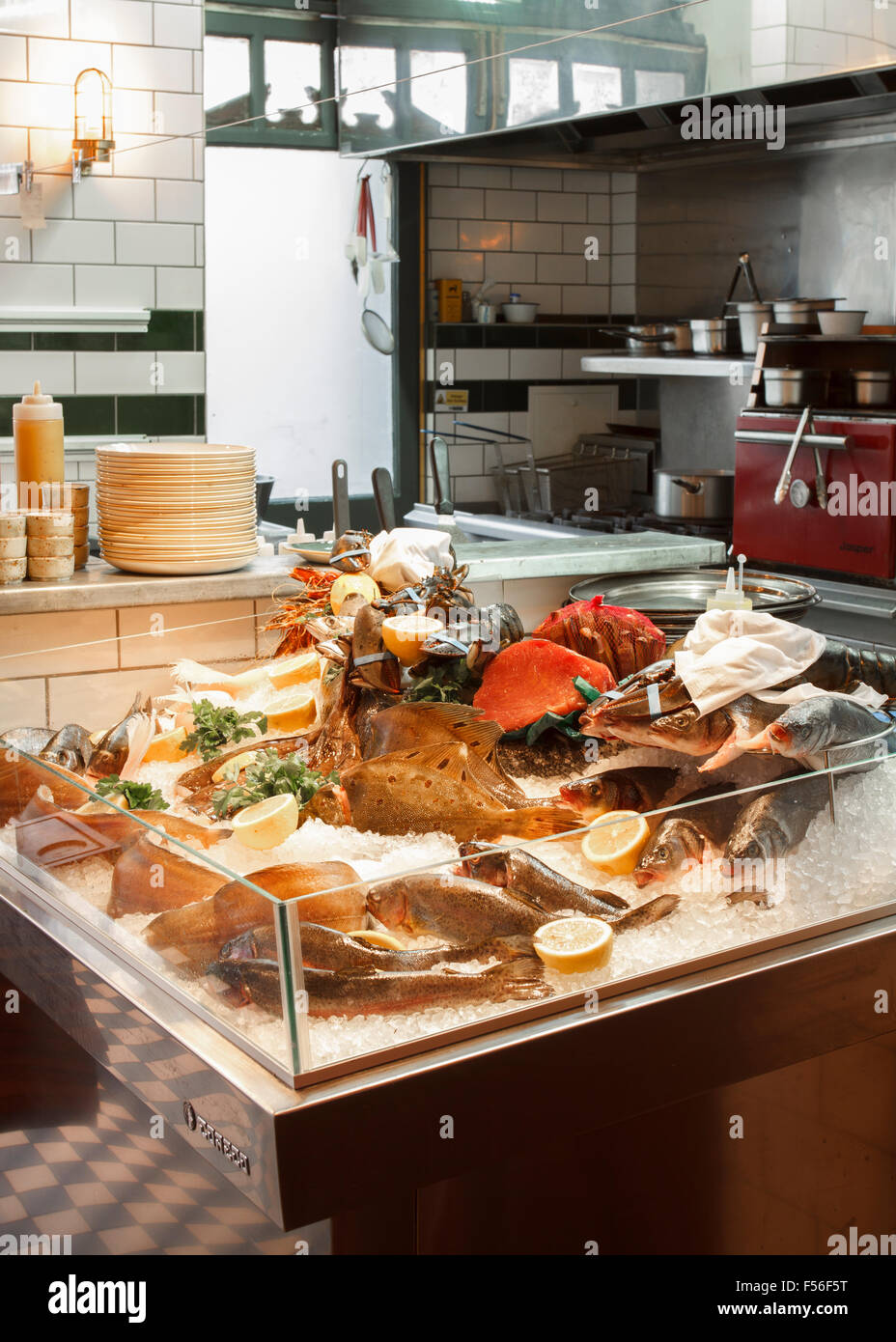 Fish display hi-res stock photography and images - Alamy