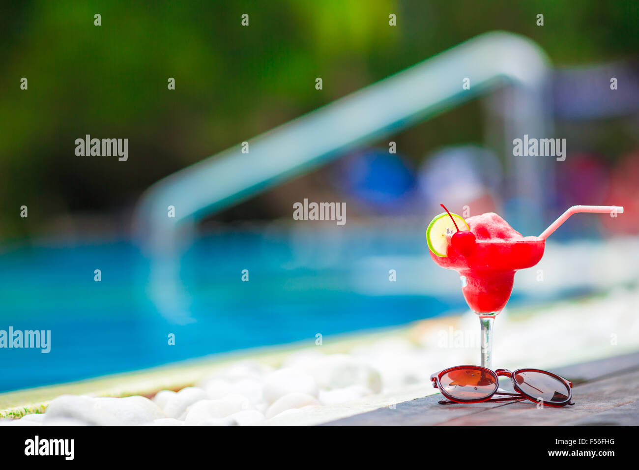 Tasty alcoholic cocktail background swimming pool Stock Photo - Alamy