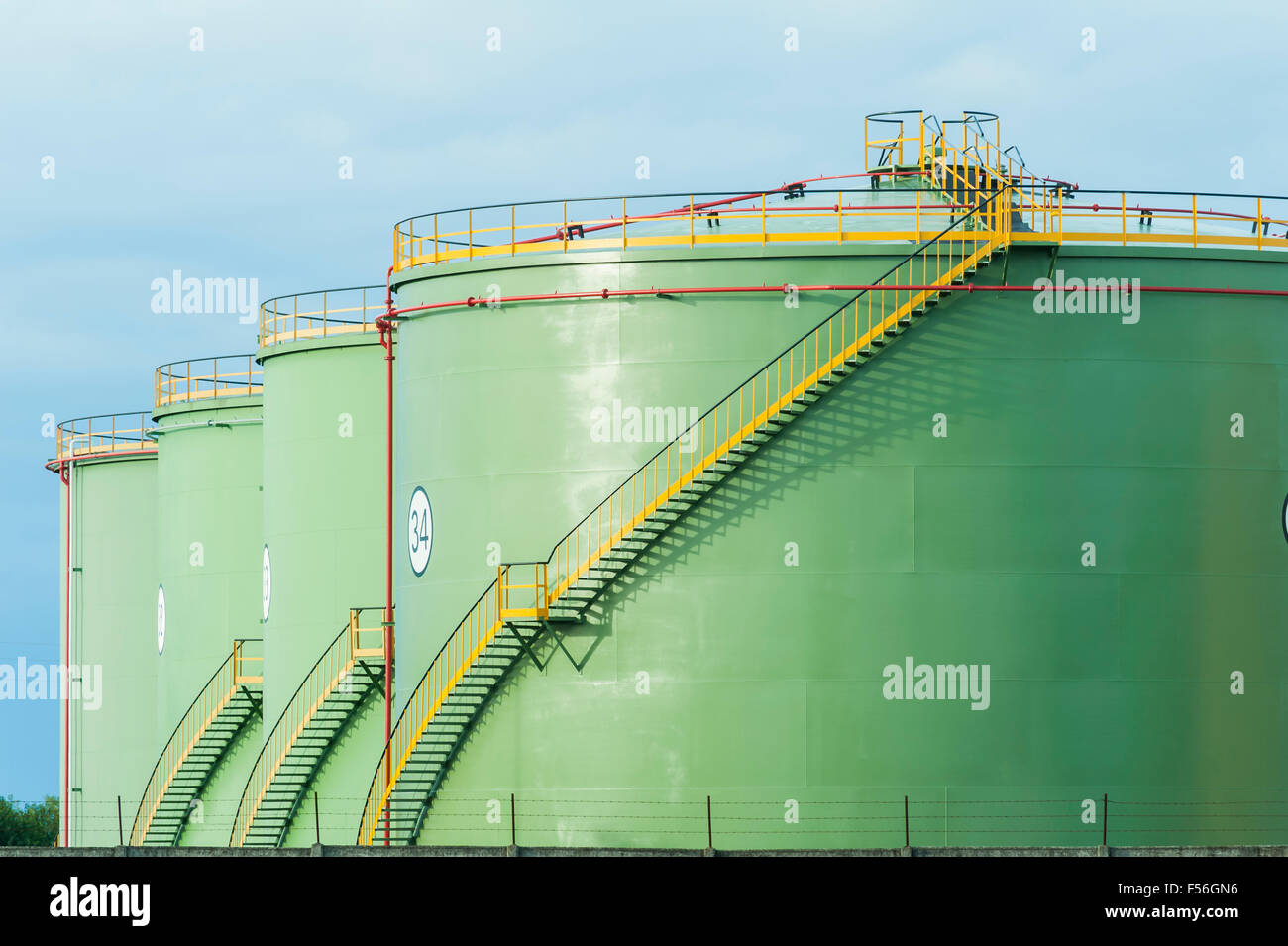 Oil tanks hi-res stock photography and images - Alamy