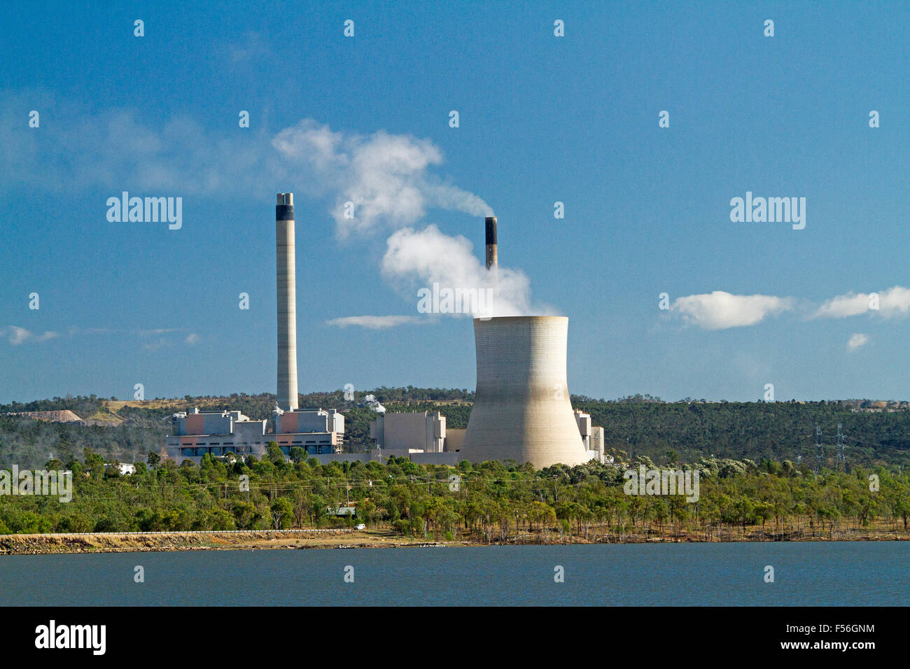 Coal-fired Callide power station, beside blue water of lake, with steam ...