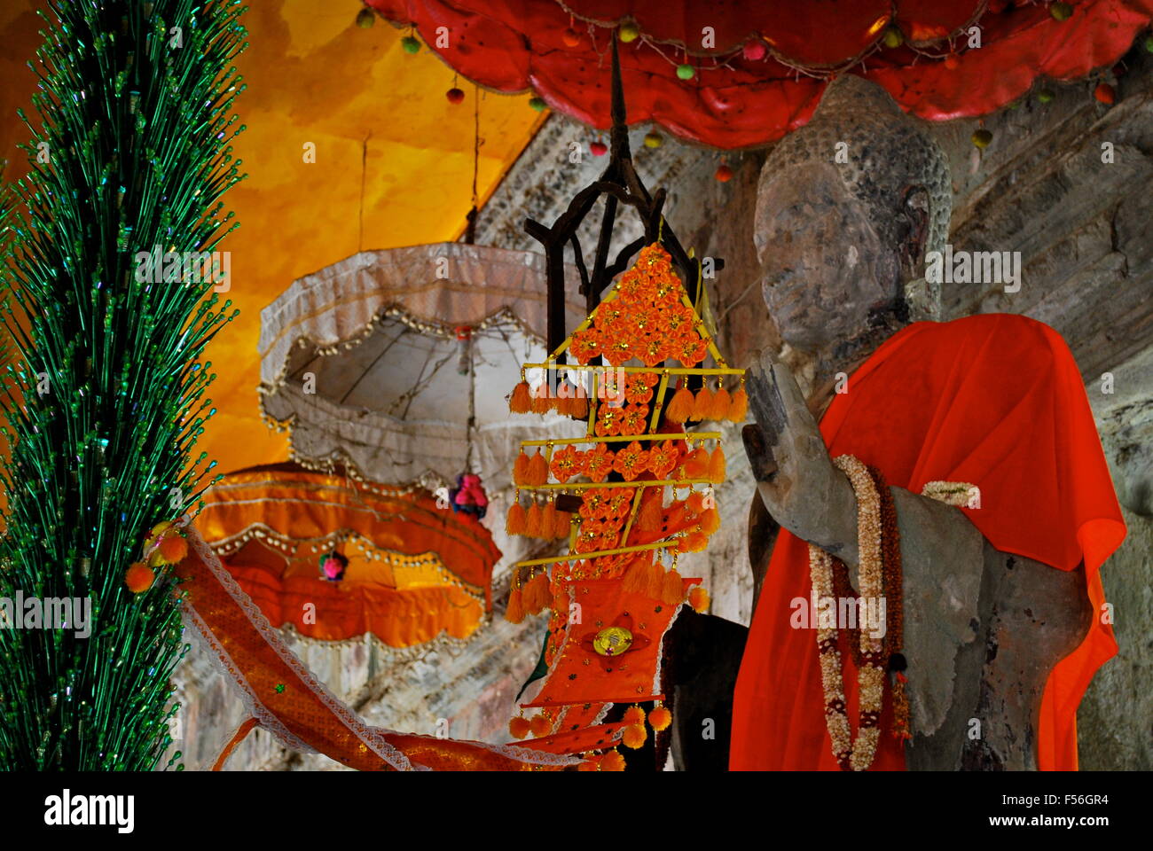 Ancient Buddhist Altar - Angkor Wat Complex, Cambodia Stock Photo - Alamy